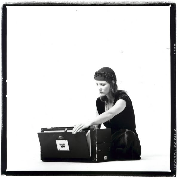 COVERS & LOVERS : KENDRA SMITH